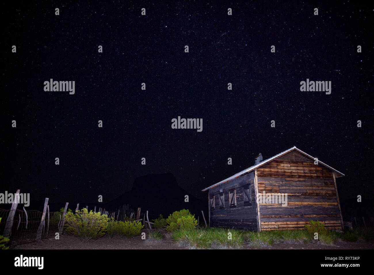 Dark skies farm shed hi-res stock photography and images - Alamy