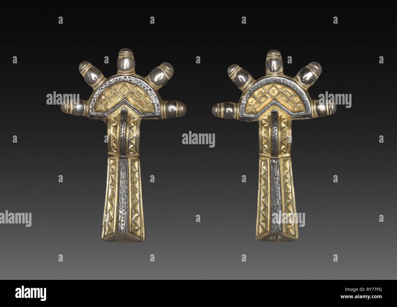 Bow fibulae hi-res stock photography and images - Alamy