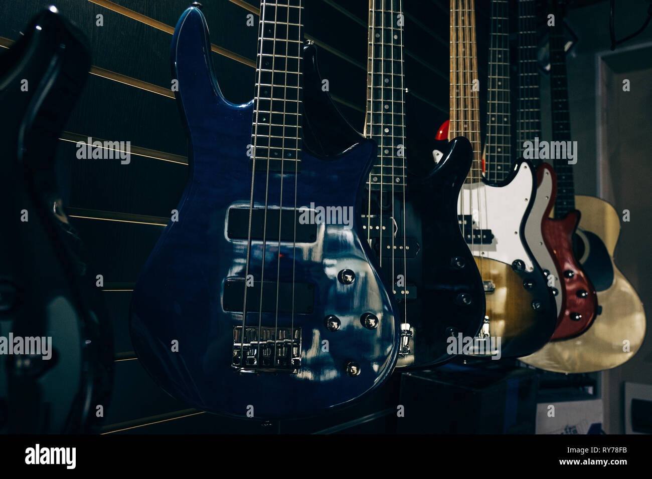 Row of guitars hi-res stock photography and images - Alamy