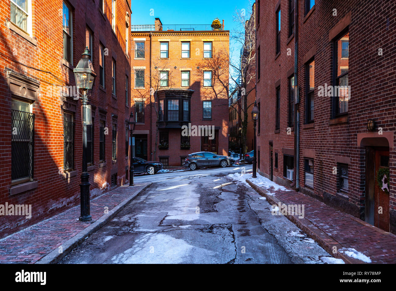 Colonial brick building boston hi-res stock photography and images - Alamy