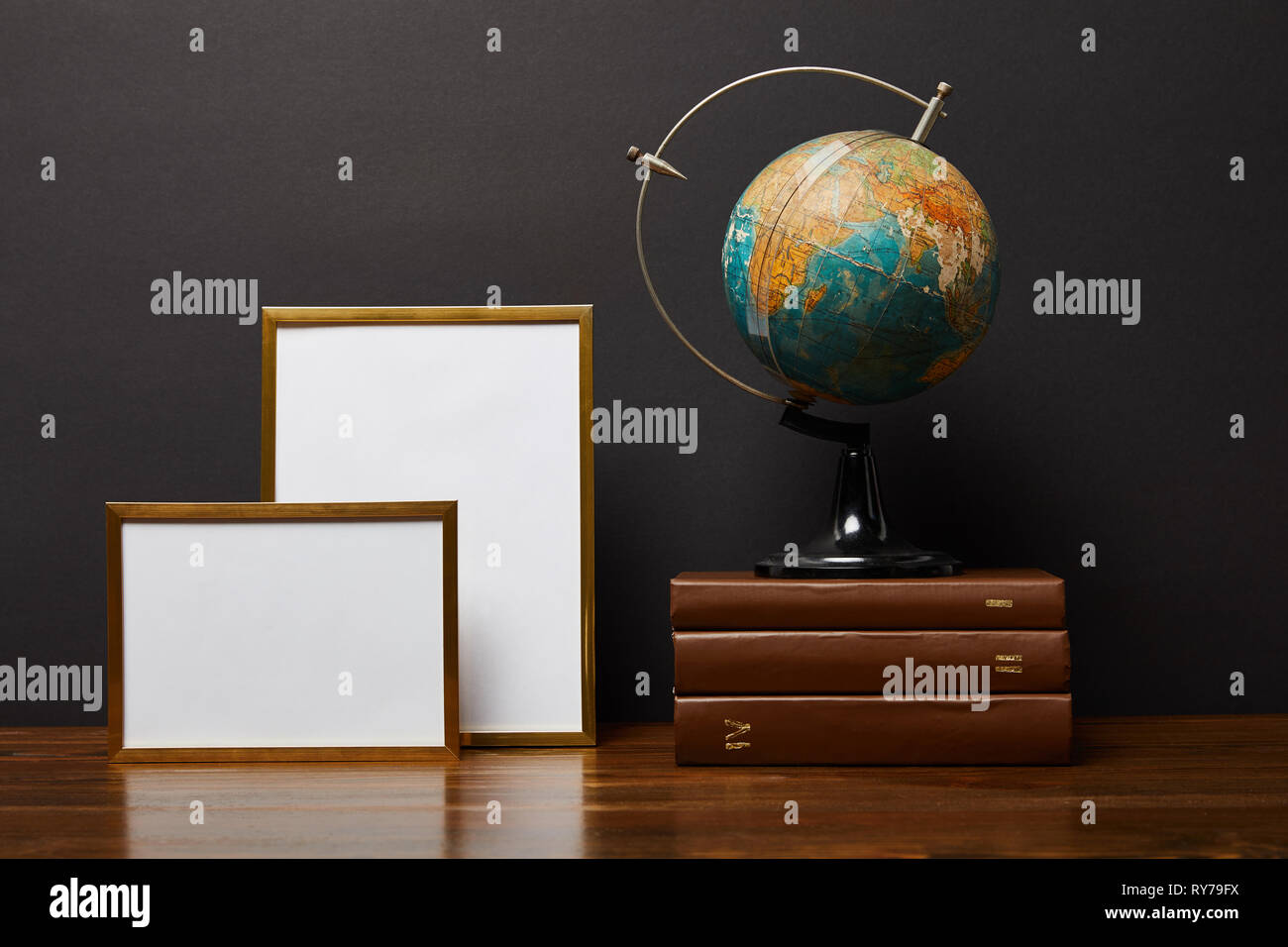 Frames map of the world hi-res stock photography and images - Alamy