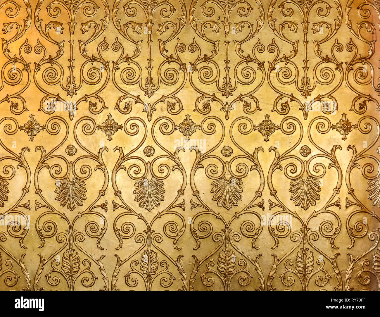 Gold wall molding hi-res stock photography and images - Alamy