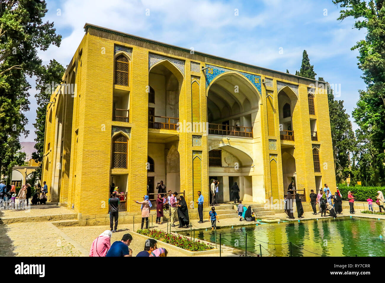 Kashan Bagh-e Fin Garden with Palace Kushak and Crowd Stock Photo - Alamy
