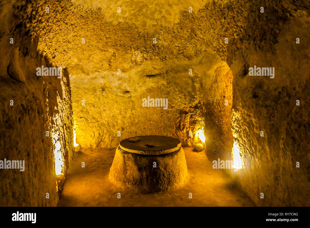 Closed well hi-res stock photography and images - Alamy