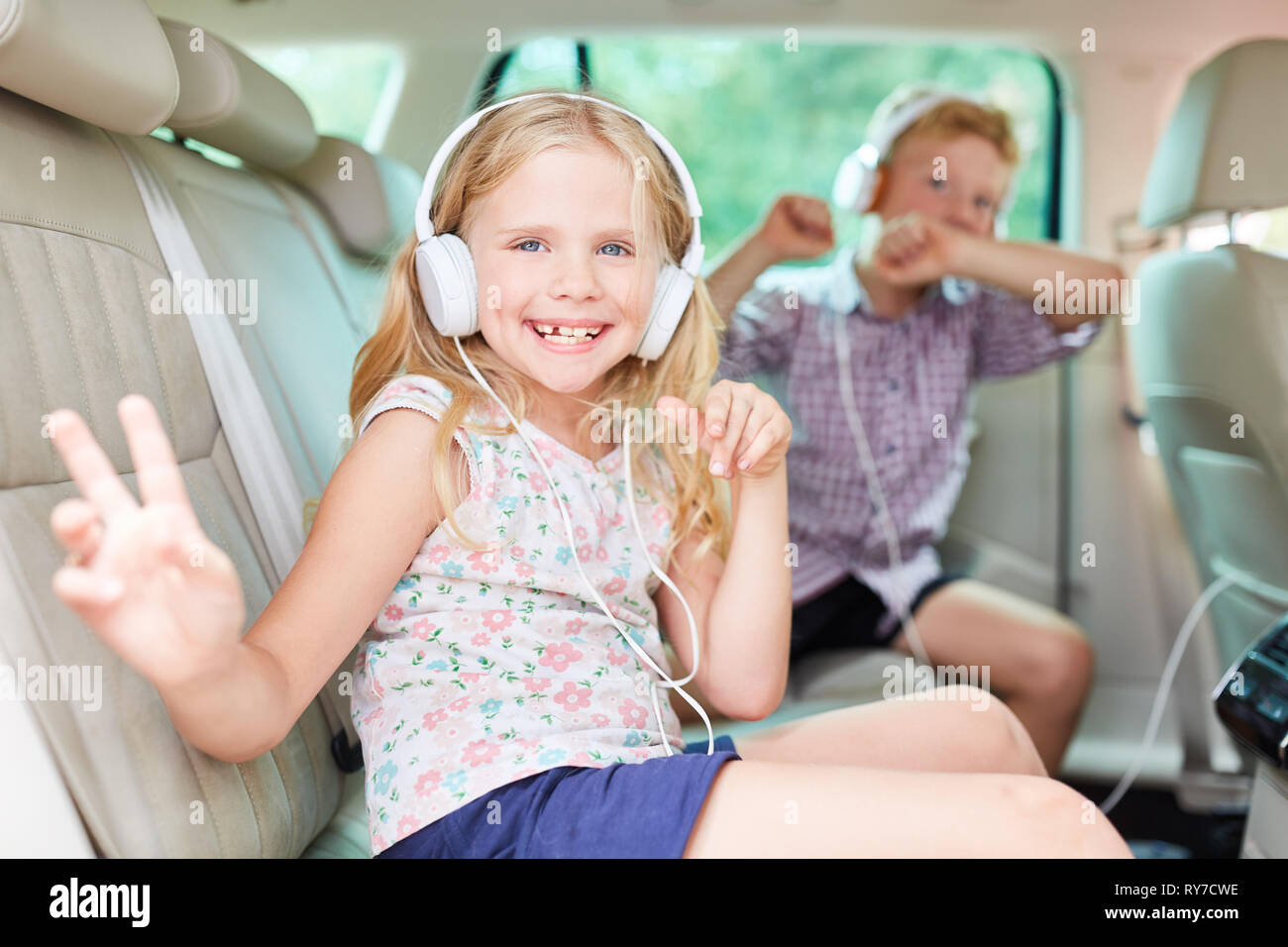 Sing car kids hi-res stock photography and images - Alamy