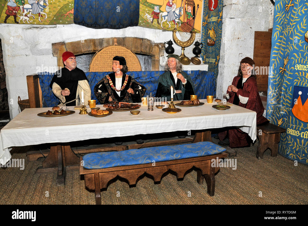 Castle medieval banquet hi-res stock photography and images - Alamy