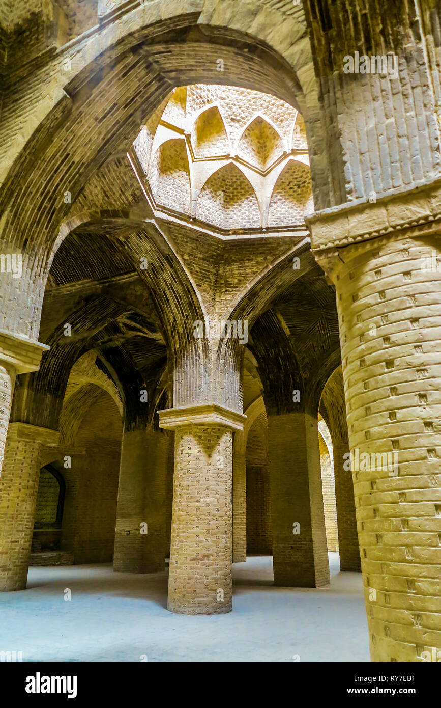Isfahan Masjed-e Jameh Mosque Old Brick Pillars and Ceiling Stock Photo ...