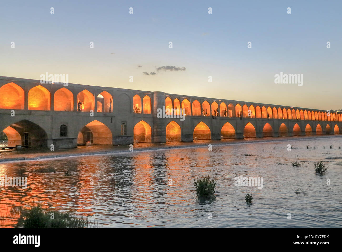 33 arch bridge hi-res stock photography and images - Alamy