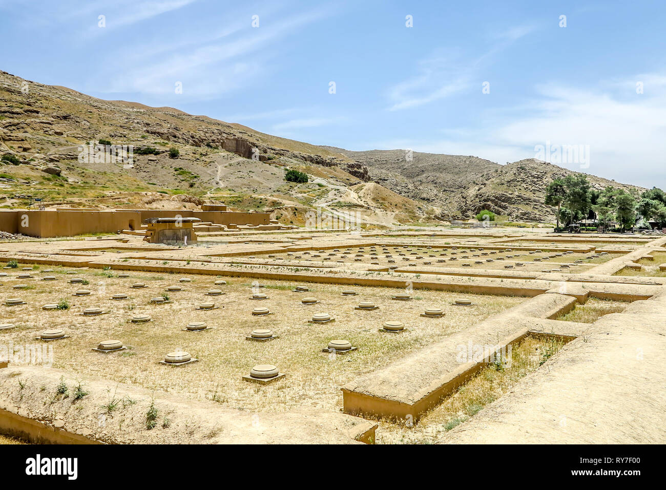 Achaemenid takht e jamshid hi-res stock photography and images - Alamy