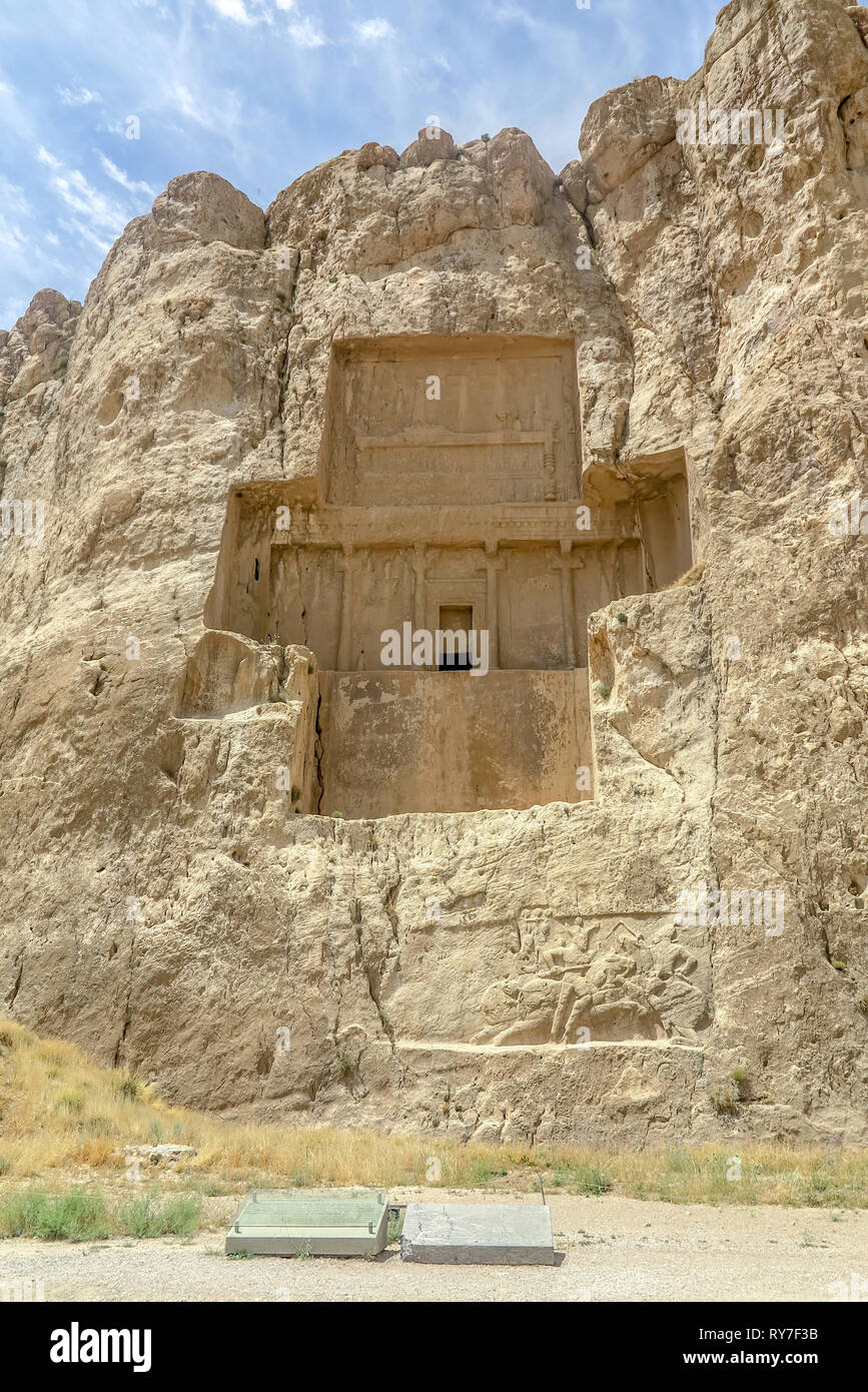 Tomb of darius the great hi-res stock photography and images - Alamy