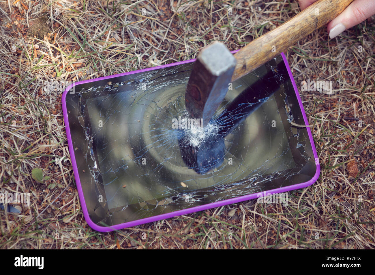 Hammer smashing hi-res stock photography and images - Alamy
