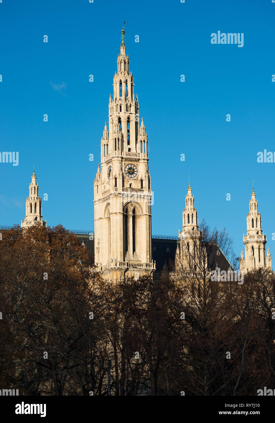 Architecture landmark spire neues rathaus hi-res stock photography and ...
