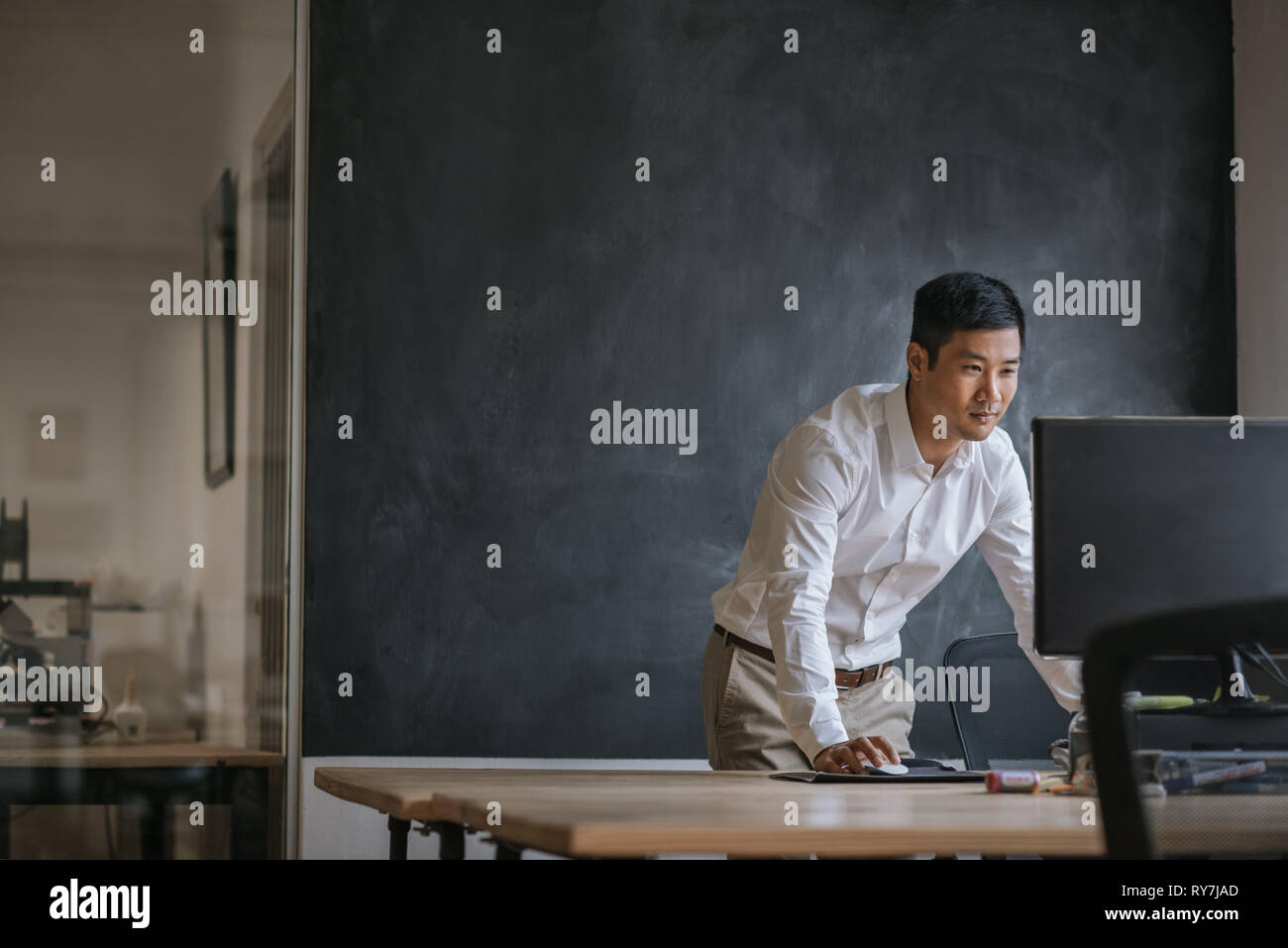 Asian man computer hi-res stock photography and images - Alamy