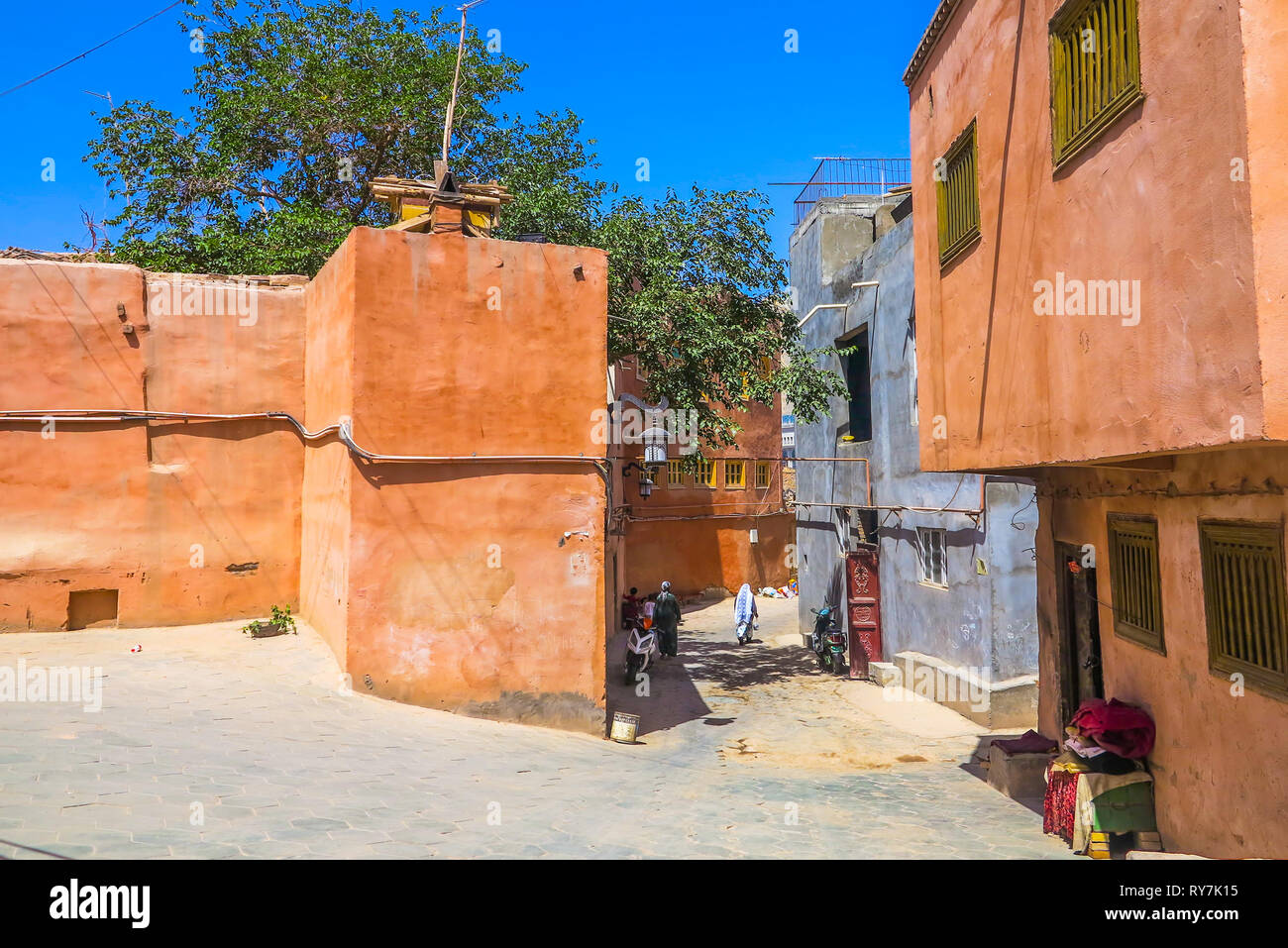 Kashgar Old Town Common Uyghur Architecture Apartment Buildings Street ...