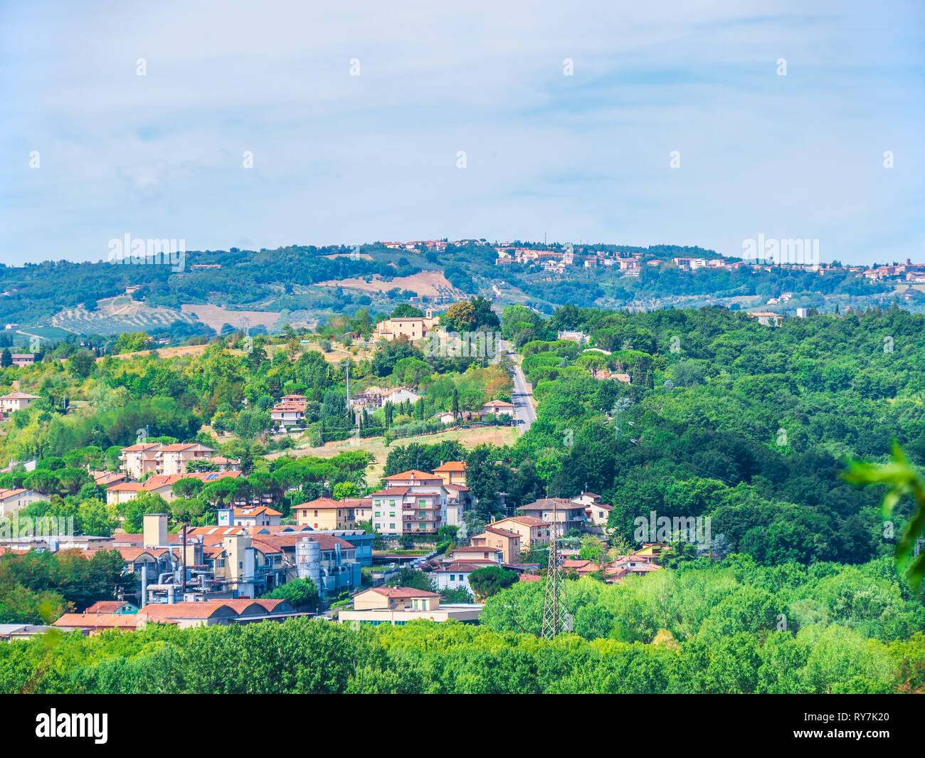 Tuscany village and houses in the countryside Stock Photo - Alamy