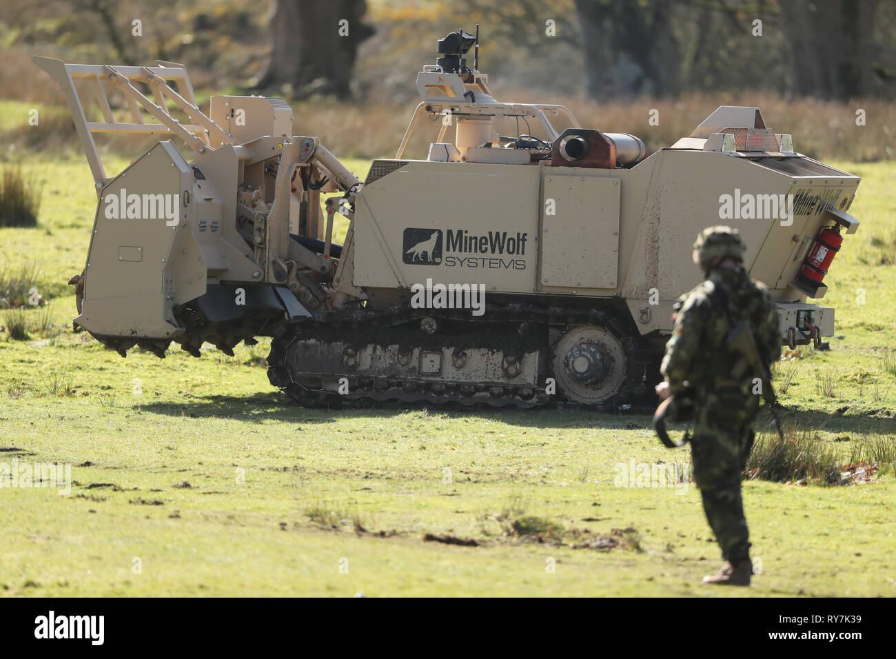 Mine sweeping hi-res stock photography and images - Alamy