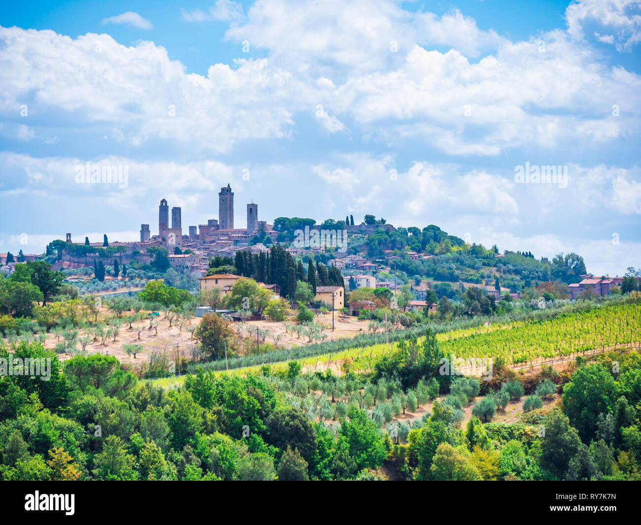 Tuscany village and houses in the countryside Stock Photo - Alamy