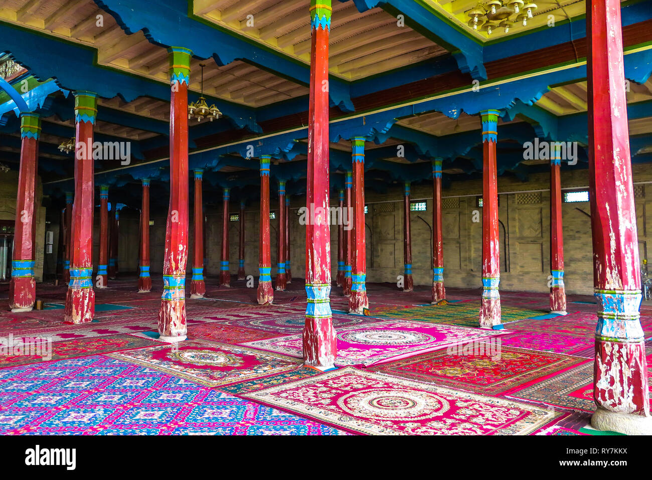 Kuche Grand Mosque Prayers Hall Carpet Floor Red Colored Beams Stock ...