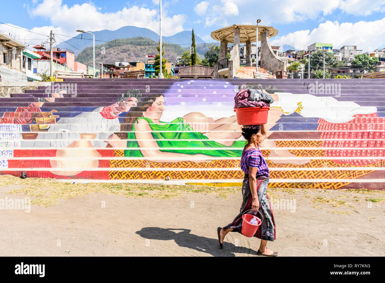 Lake atitlan guatemala maya people hi-res stock photography and images ...