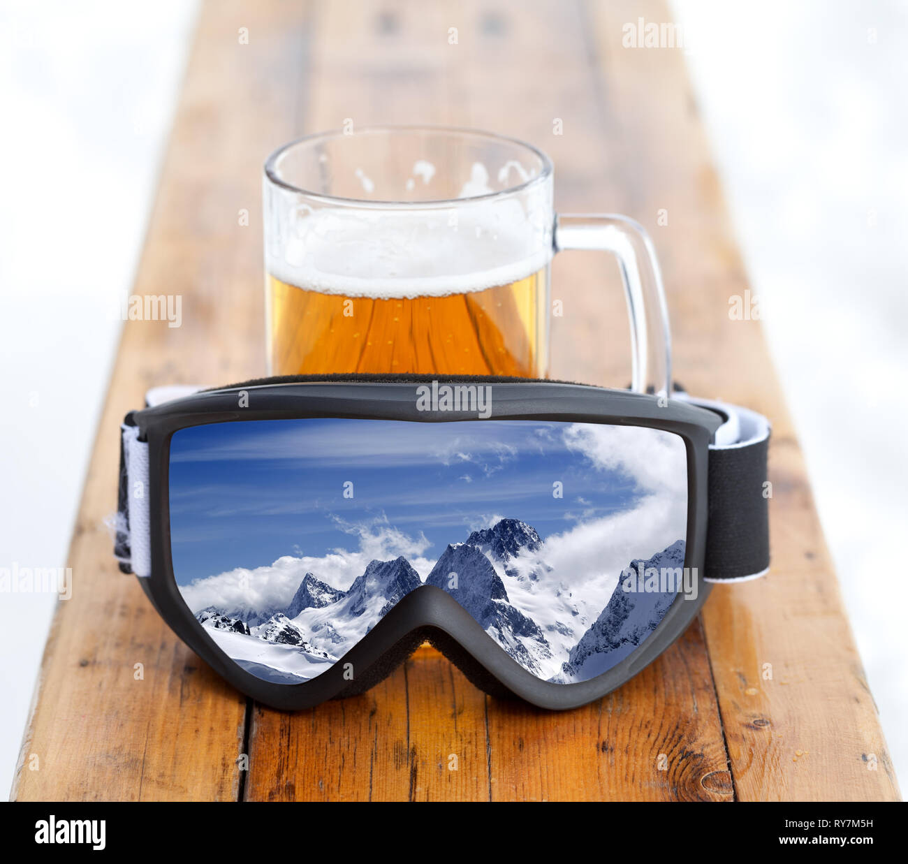 Beer goggles hi-res stock photography and images - Alamy