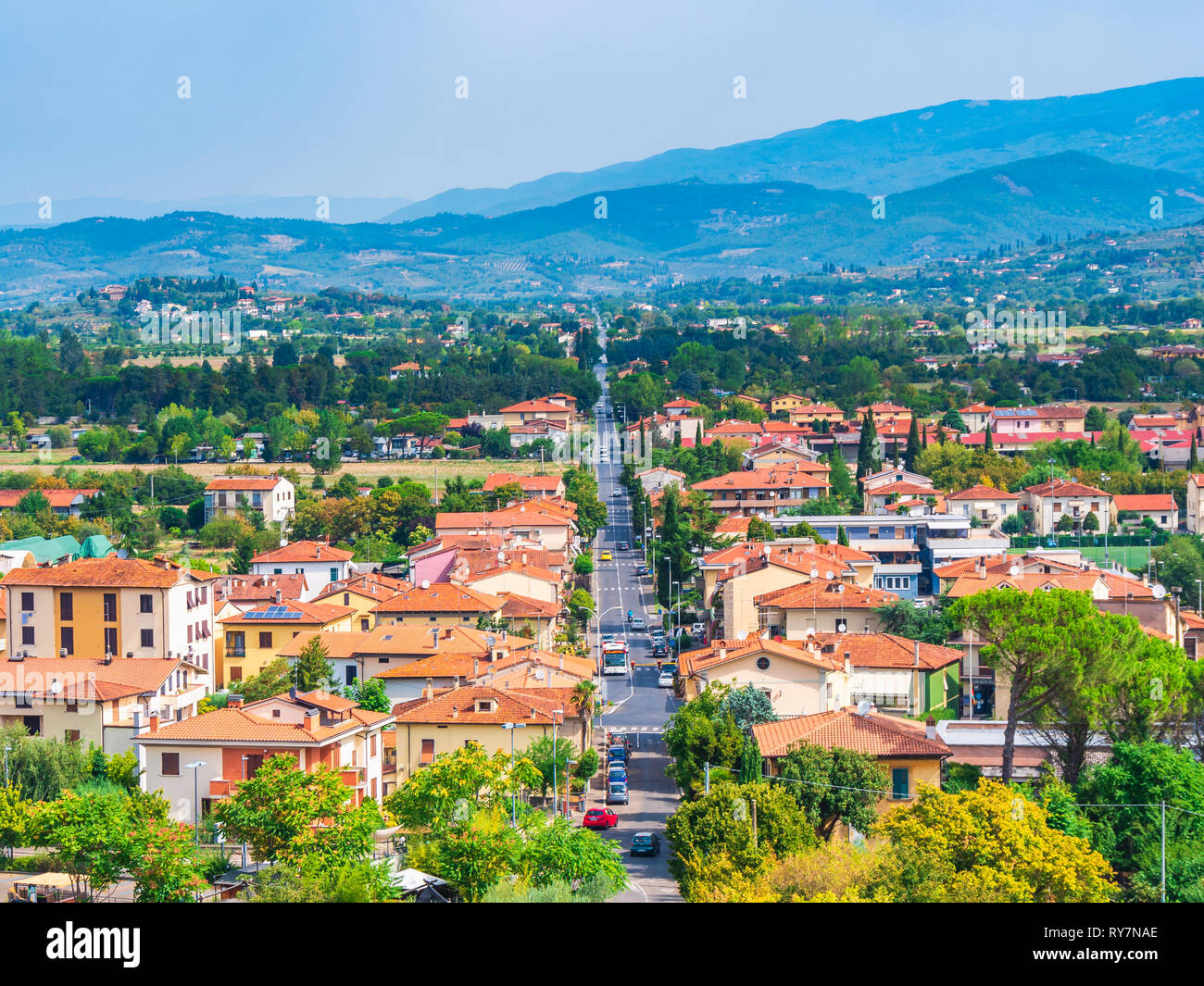 Tuscany village and houses in the countryside Stock Photo - Alamy