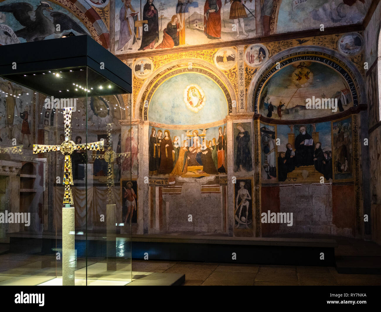 Chiesa di santa maria in solario hi-res stock photography and images ...