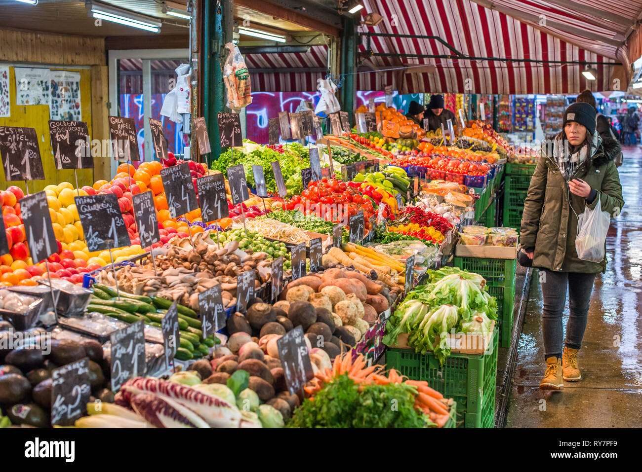 Vienna Naschmarkt Linke Wienzeile open air fruit & veg market. Austria ...