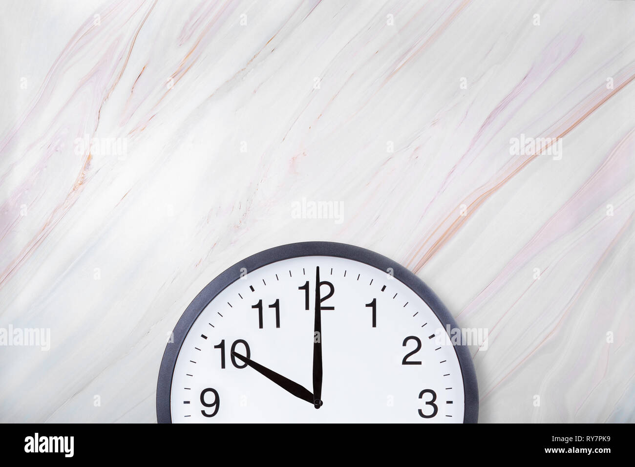 Clock show 10 am pm hi-res stock photography and images - Alamy