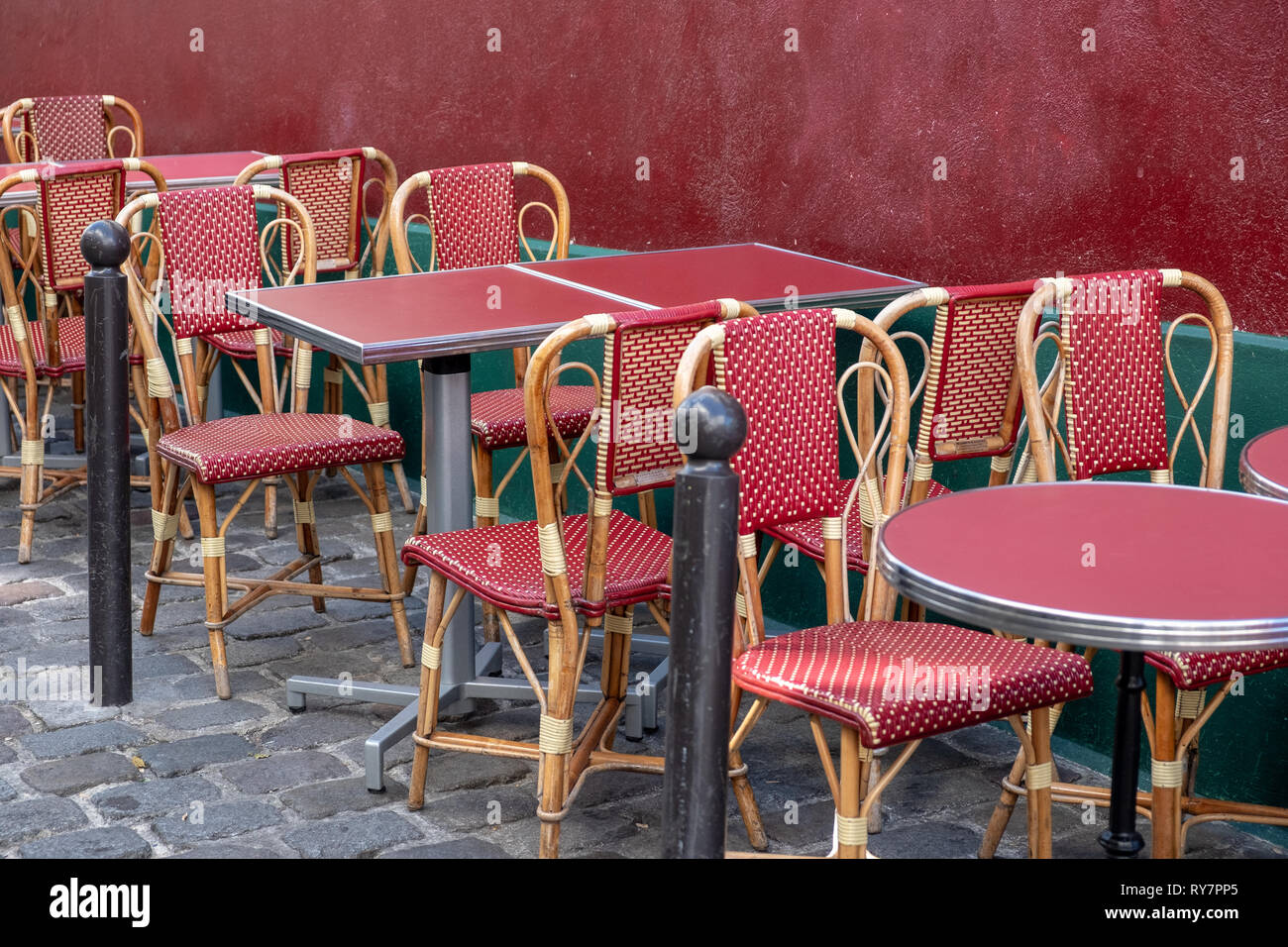 Public dining hi-res stock photography and images - Alamy