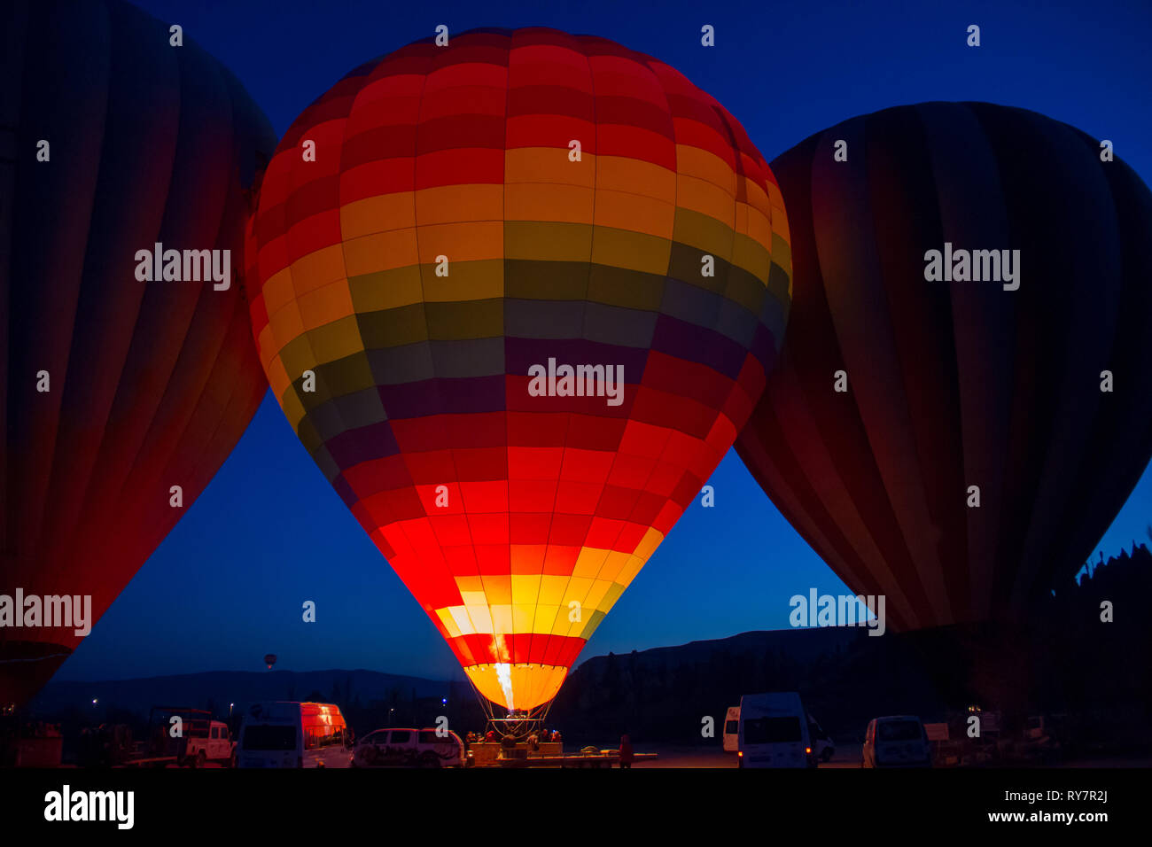 Fire in a balloon Preparation for takeoff Stock Photo - Alamy