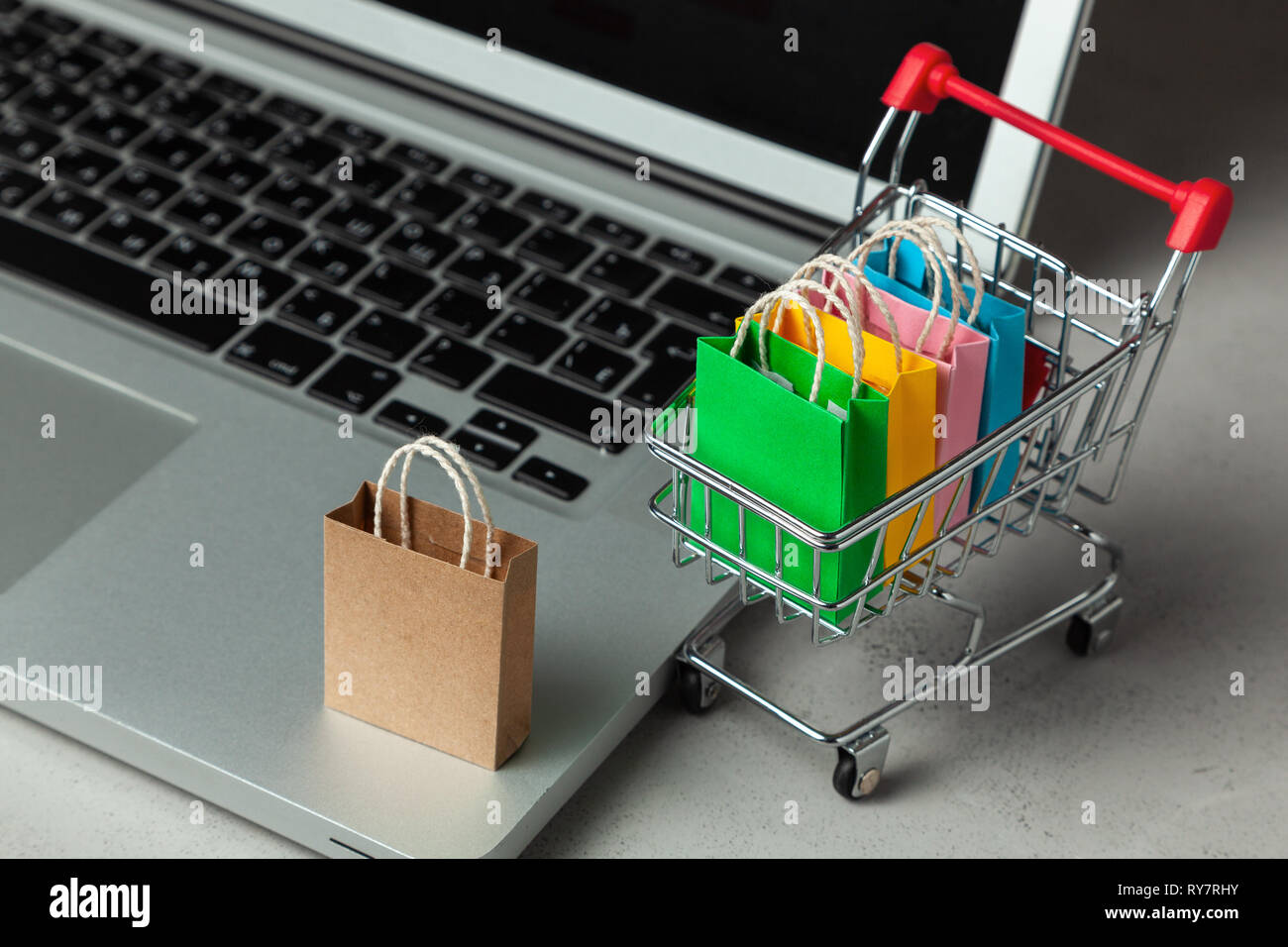 Buy goods online hi-res stock photography and images - Alamy