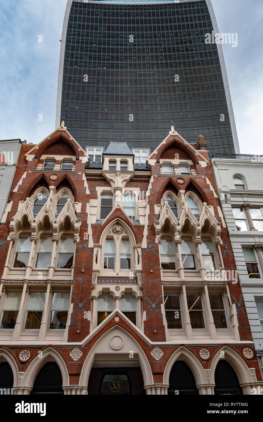 Gothic skyscraper hi-res stock photography and images - Alamy