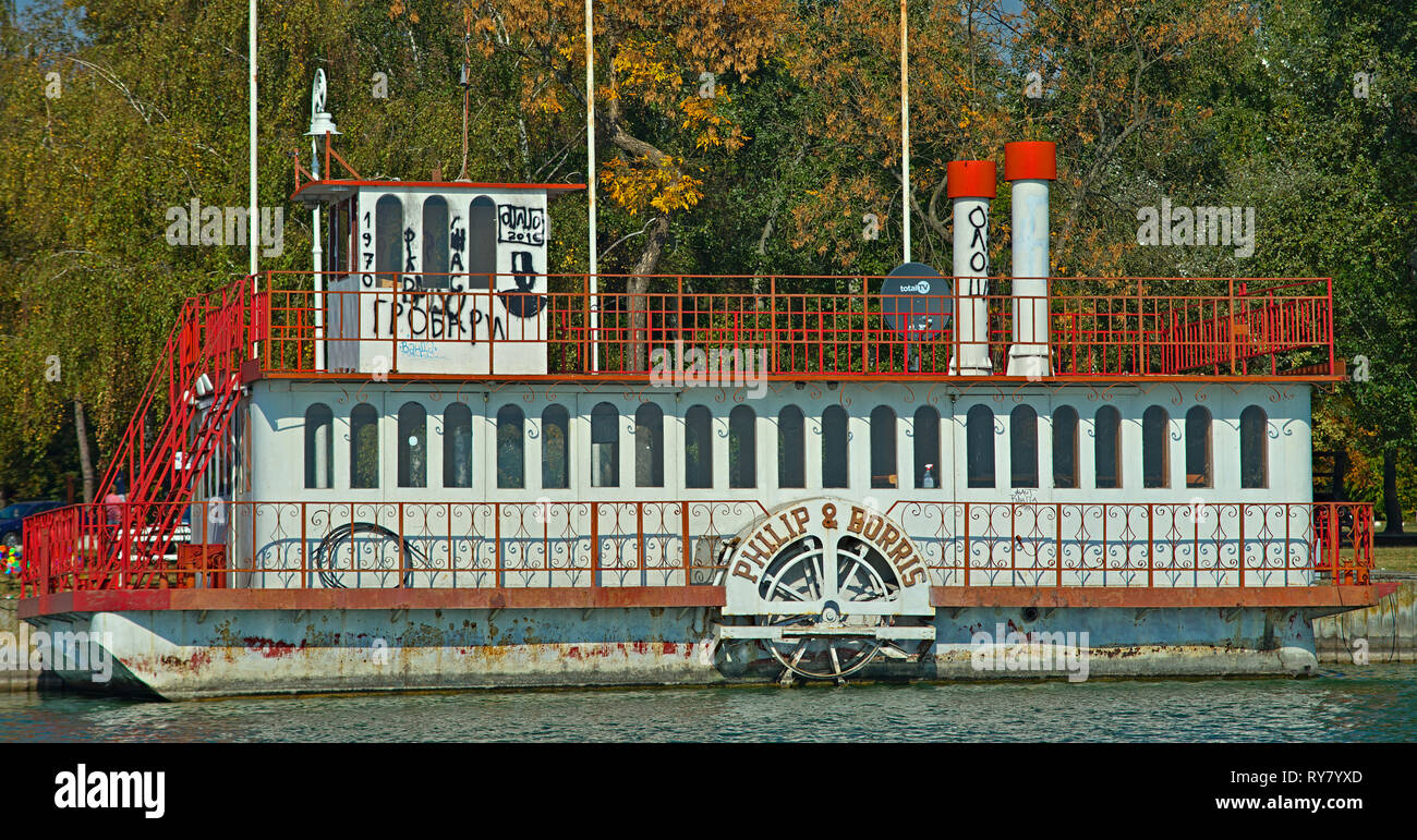 Side view of lifeboat hi-res stock photography and images - Alamy