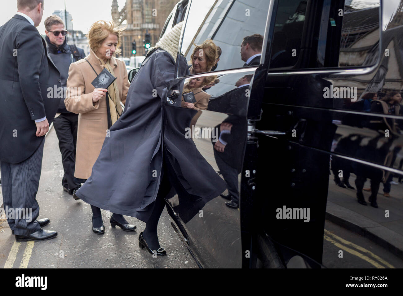 British barrister with wig hi-res stock photography and images - Alamy