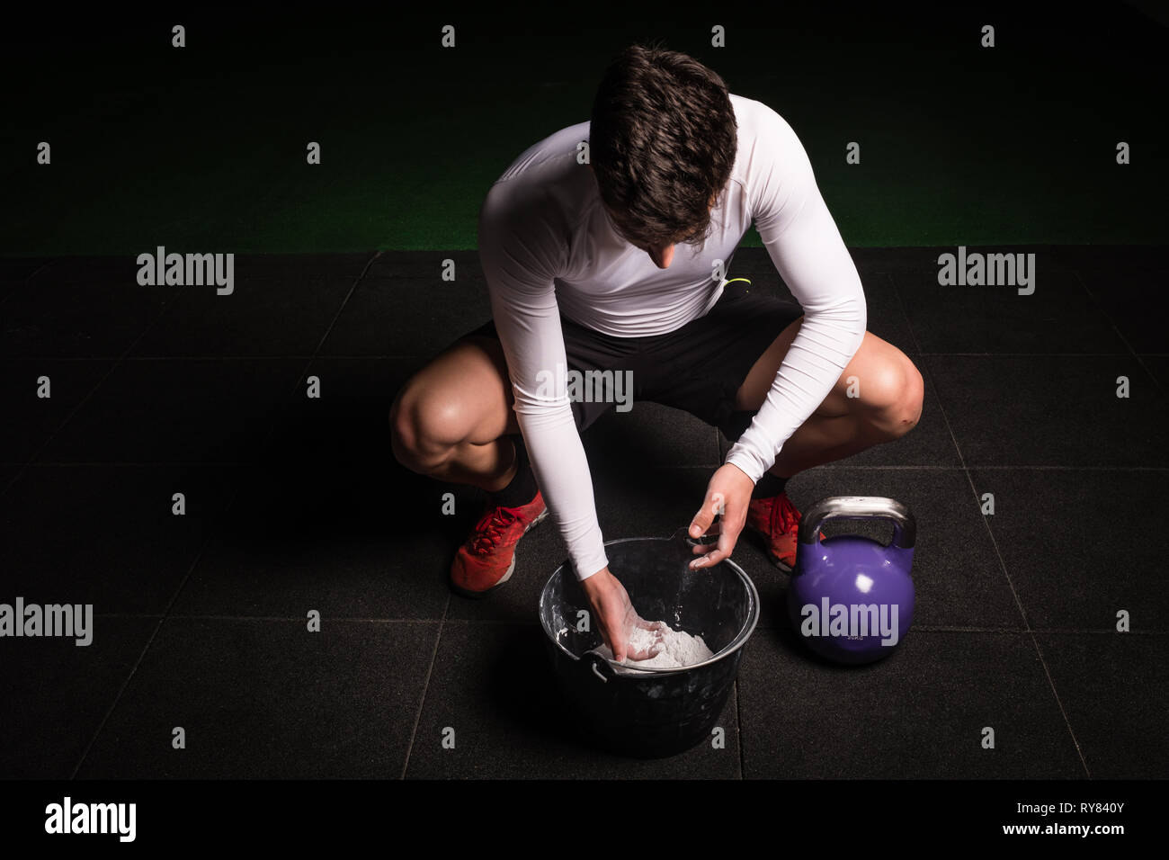Man chalking hands in gym hi-res stock photography and images - Alamy