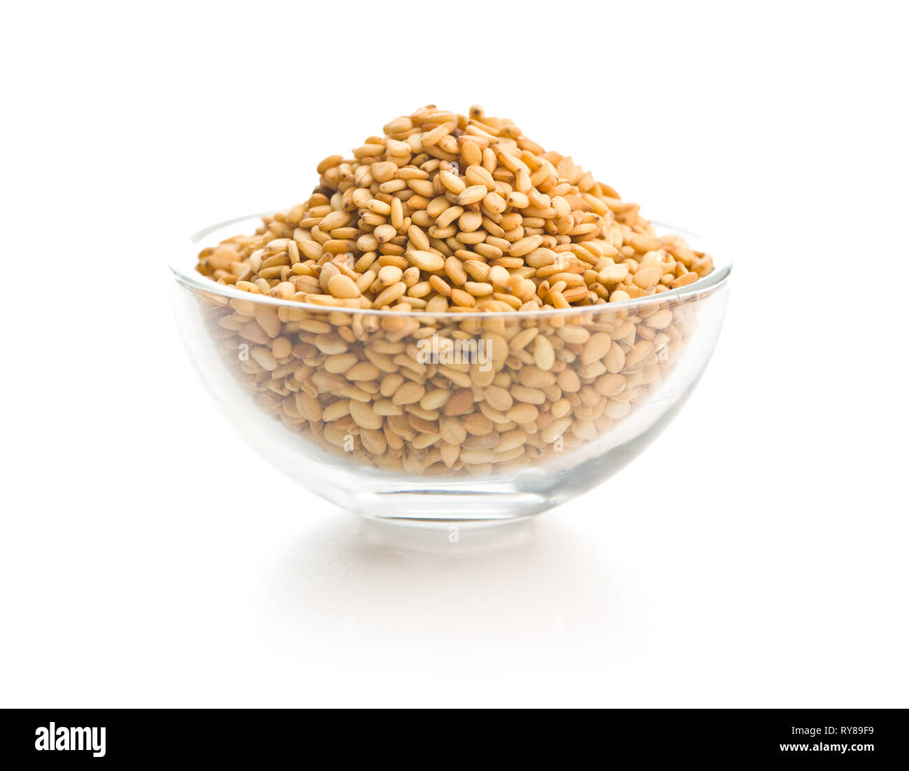 Roasted sesame seeds in bowl isolated on white background Stock Photo ...