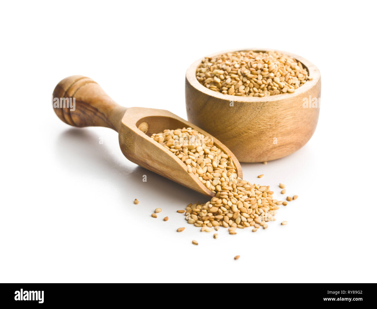 Roasted sesame seeds in scoop isolated on white background Stock Photo ...