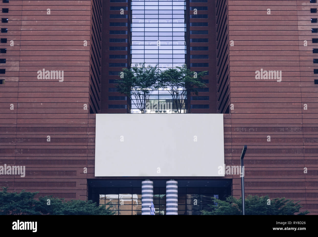 Large outdoor advertising structure hi-res stock photography and images ...