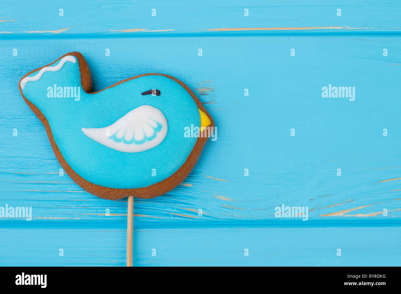 Bird cookie decorated with frosting Stock Photo - Alamy