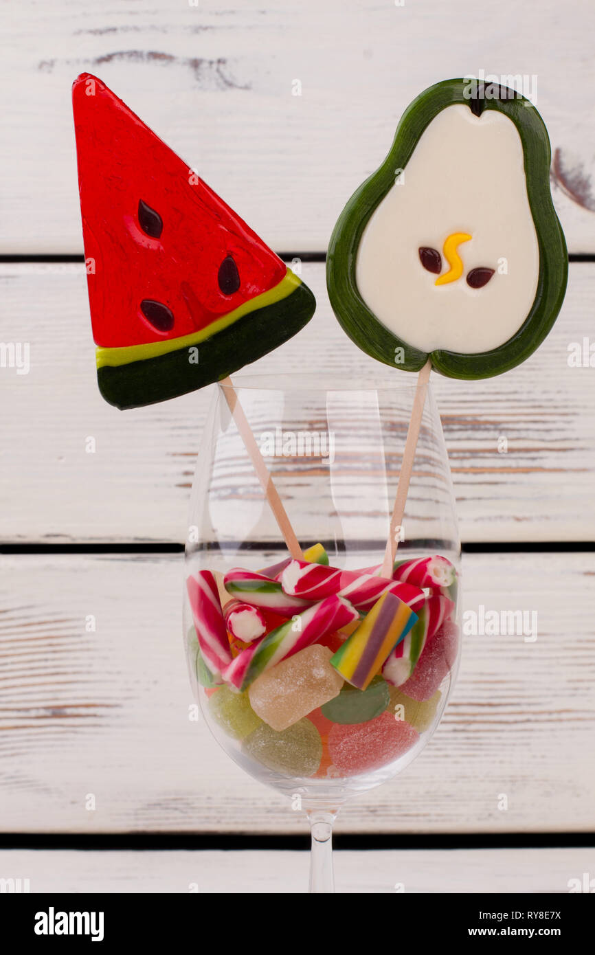 Decoration with lollipops in wine glass Stock Photo - Alamy