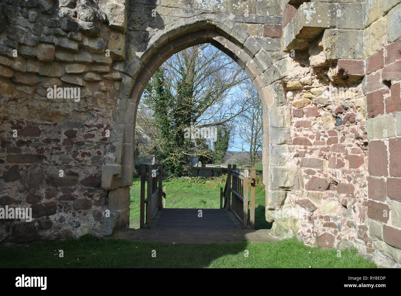 Arched doorway in medieval stone hi-res stock photography and images ...