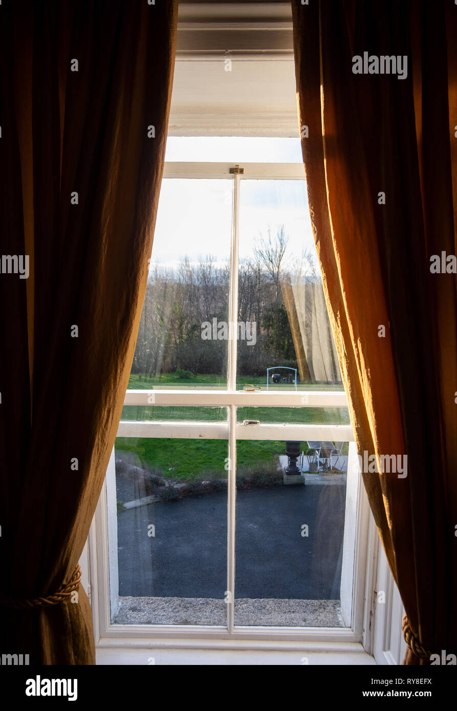 Old irish windows hi-res stock photography and images - Alamy