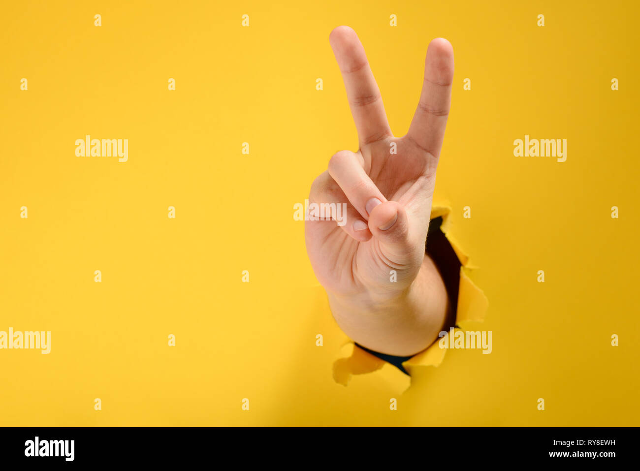 Hand showing peace sign Stock Photo - Alamy
