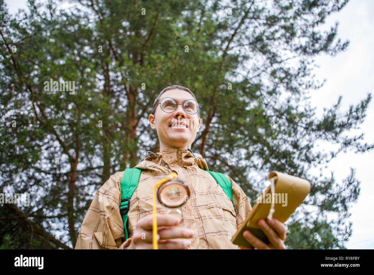 Picture from below hi-res stock photography and images - Alamy