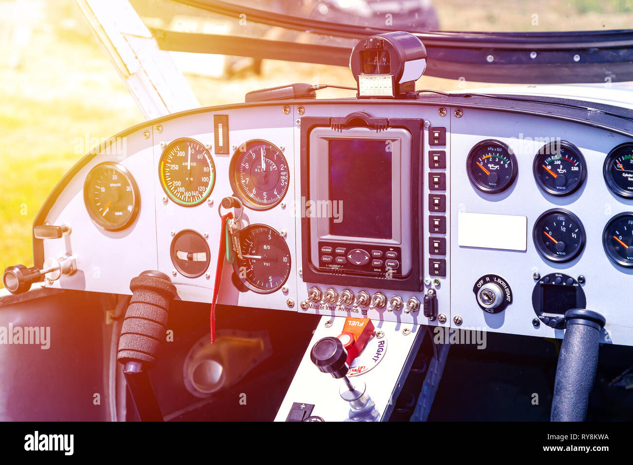 Airplane cockpit window hi-res stock photography and images - Alamy