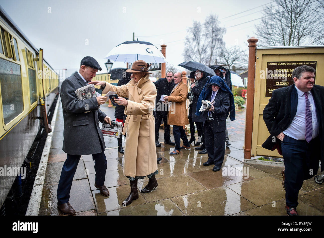 Cheltenham races steam train express hi-res stock photography and ...
