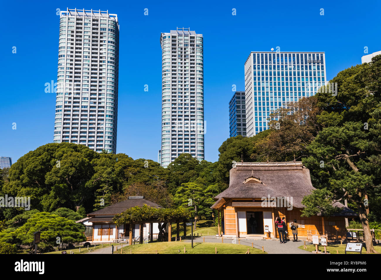 Japan, Honshu, Tokyo, Hama-rikyu Gardens and The Shiodome Area Skyline ...
