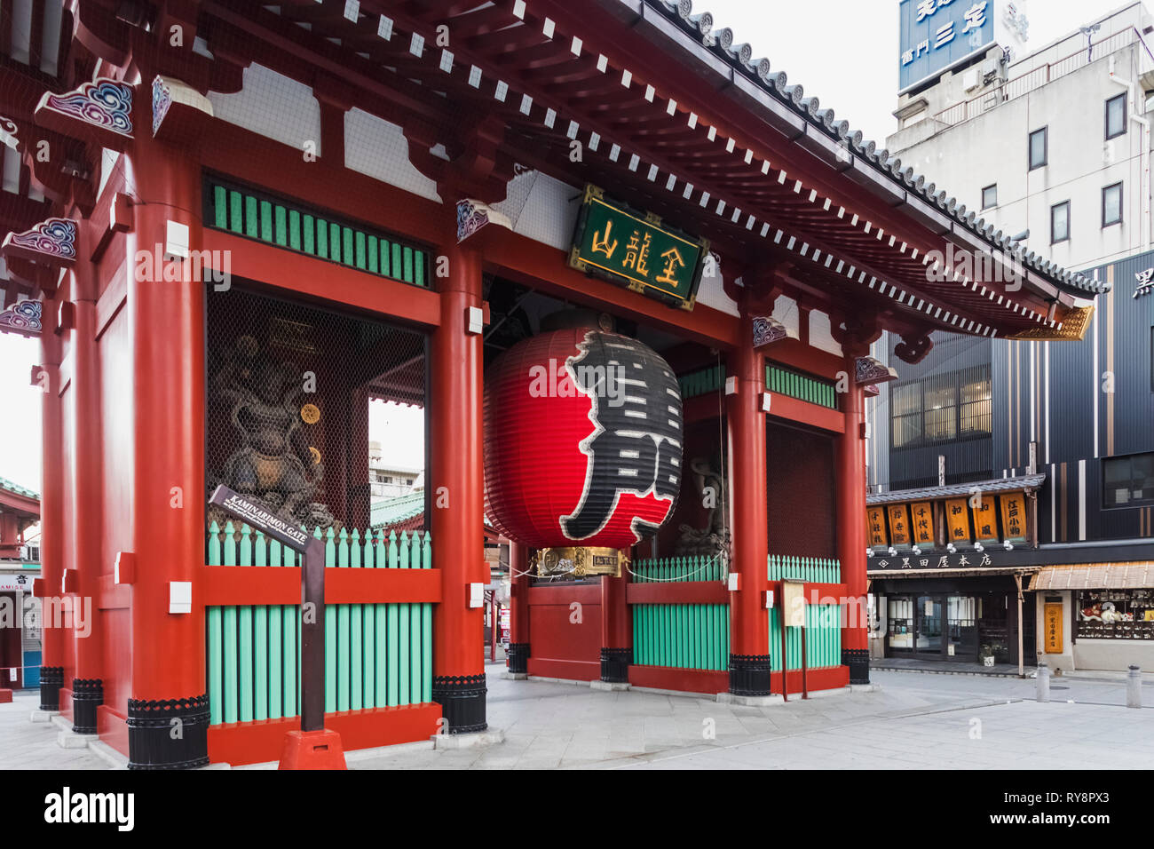 Japan, Honshu, Tokyo, Asakusa, Sensoji Temple, Kaminarimon Gate Stock ...