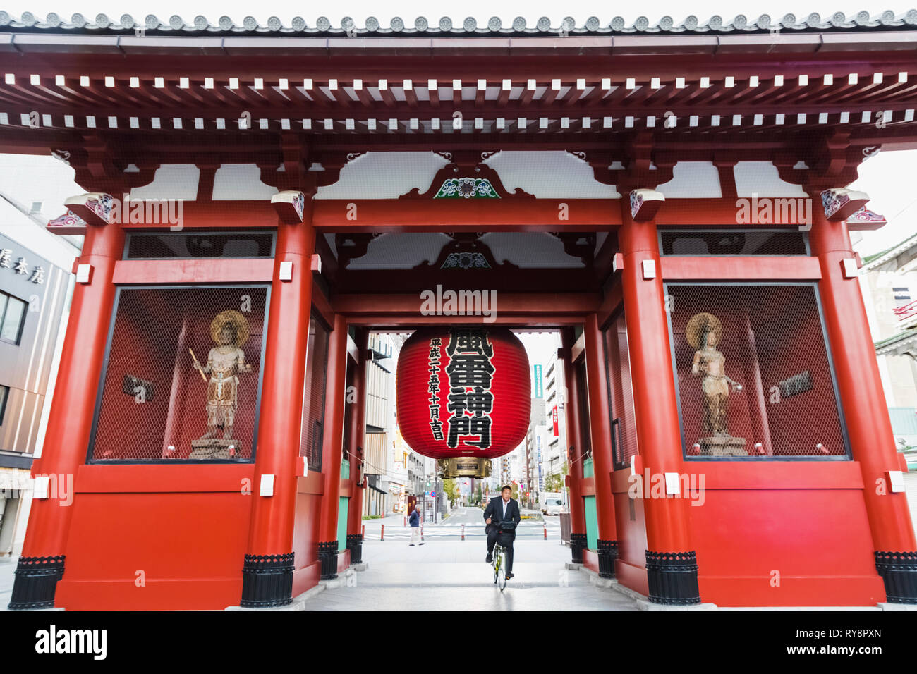 Japan, Honshu, Tokyo, Asakusa, Sensoji Temple, Kaminarimon Gate Stock ...