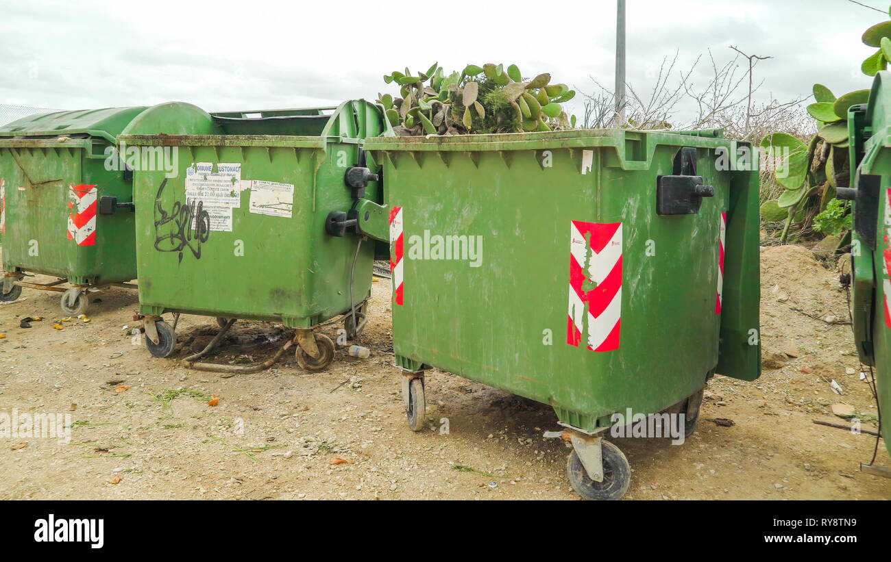 Garbage italy hi-res stock photography and images - Alamy